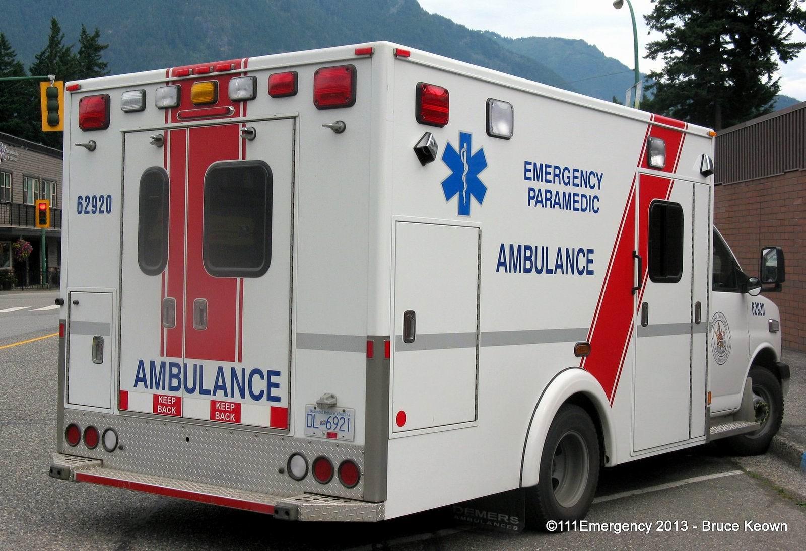 AMBULANCES FROM AROUND THE WORLD - CANADA 8