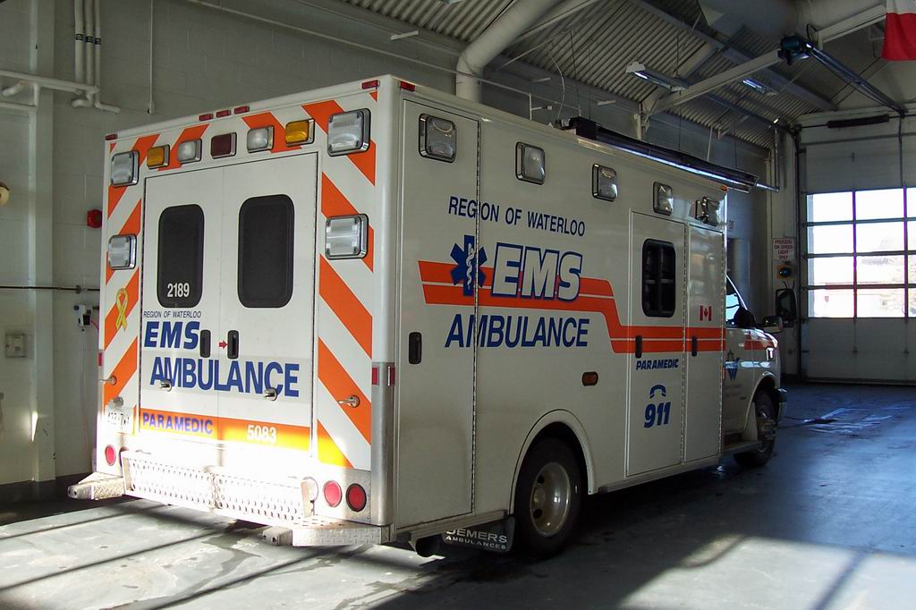 AMBULANCES FROM AROUND THE WORLD - CANADA 8