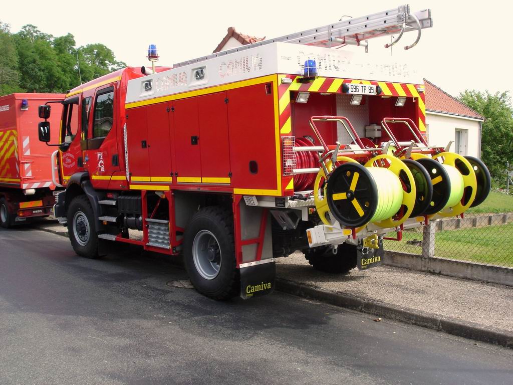 FIRE APPLIANCES FROM AROUND THE WORLD - France 2
